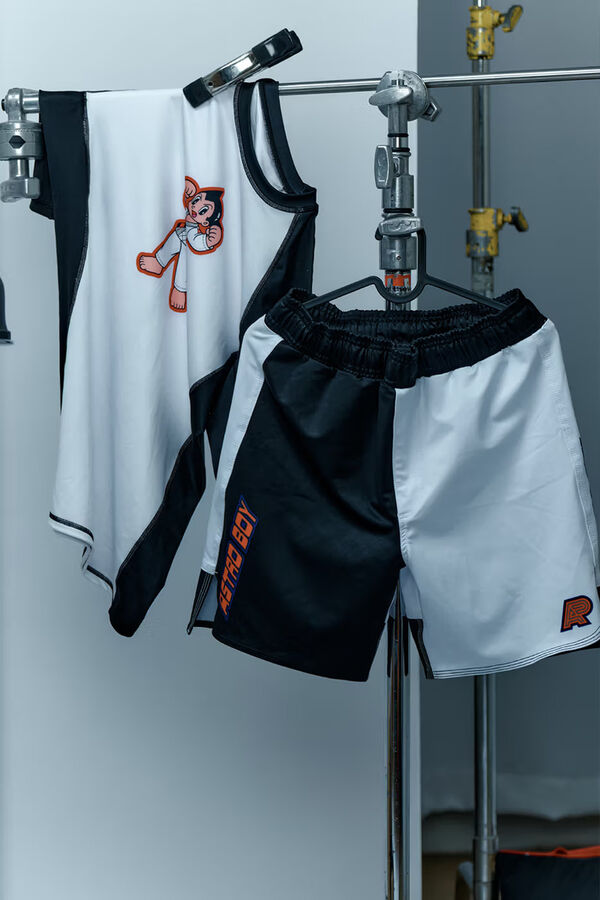 Space Anime-Themed Apparel : albino and preto 1