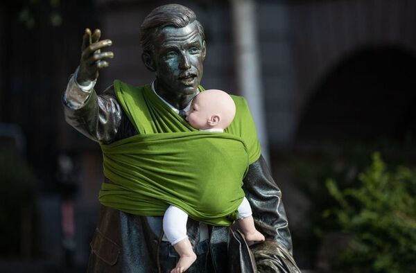 Paternity Leave Advocacy Campaigns : The Dad Shift