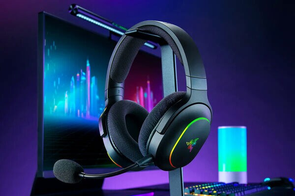 Chromatic Illuminated Gaming Headsets : Razer Barracuda X Chroma
