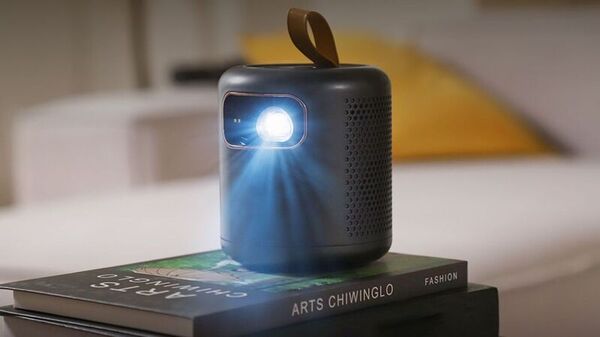 Compact Can-Sized Projectors : ETOE Dolphin Projector