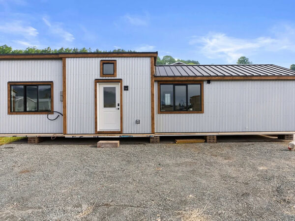Downsized Towable Tiny Homes : cypress model