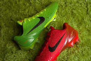 Festive Themed Soccer Cleats : grinch colorway 1