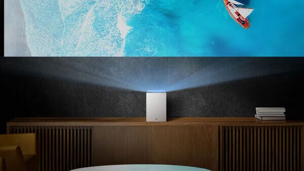 Diminutive High-Power Projectors : LG CineBeam S