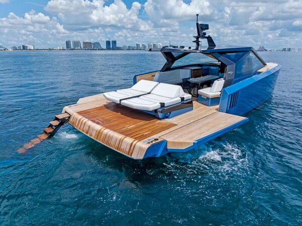 Sleek Design-Forward Yachts : Ikonic Yachts