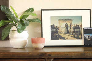 Chromatic E-Ink Picture Frames : Reflection Frame