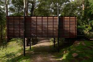 Slatted Steel Treehouse Surroundings : sawmill treehouse