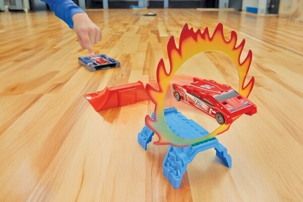 Travel-Ready Racing Toys : Flat 2 Fast Card Racers