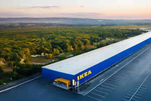Two Kilometer-Stretched Stores : linear store