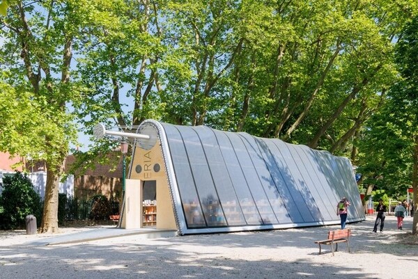 Temporary Translucent Libraries : la liberia