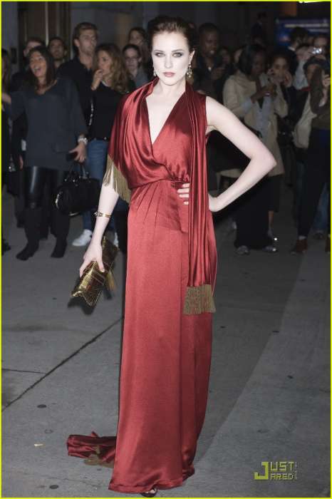 Red Toga Gowns: Evan Rachel Wood Sizzles in Scarlet at FGI's Night of ...