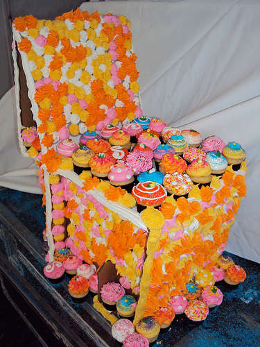 Cupcake Chairs: 'Sweet! by Good Golly Miss Holly' Designs a Sweet Chair ...