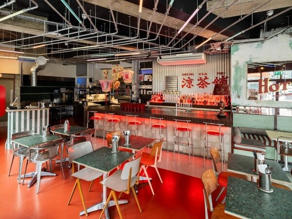 Nostalgic Music Dining Experiences : bun house disco