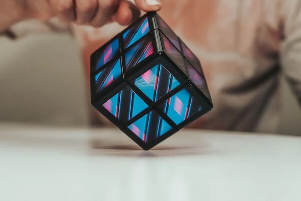 Interactive Gaming Cubes : Rubik’s Wowcube