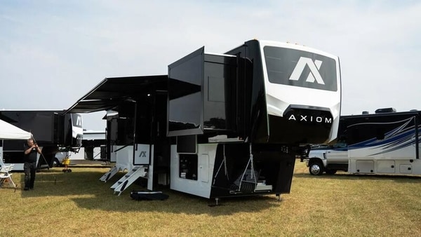 Oversized Expanding Camping Trailers : Axiom Vendetta