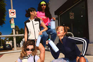 Gen Z-Focued Water Bottles : colorful water bottles