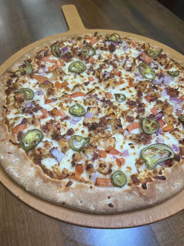 Creamy Flavor-Rich Pizzas : The Kick'n Chicken Bacon Ranch Pizza