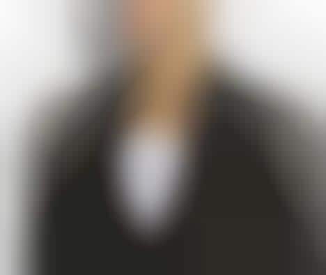 Shoulder Chains: Multi-Chain Metal Epaulets are Shoulder Pads With Style