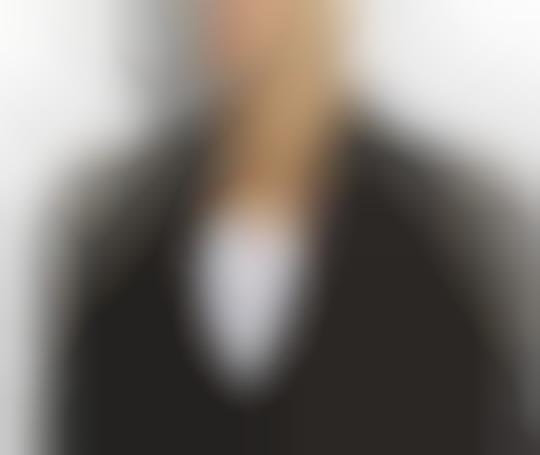 Shoulder Chains: Multi-Chain Metal Epaulets are Shoulder Pads With Style