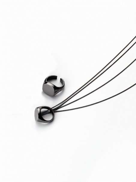 Sideways Rings: Maison Martin Margiela Jewelry 2009/2010 Sideways Rings: Maison Martin Margiela Jewelry 2009/2010