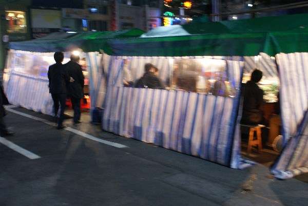 Urban Dining Tents: Cozy Tents as Restaurant Alternatives in Seoul