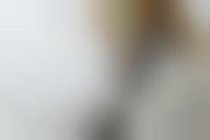 Winter Beach Editorials: Model Veza Throws on Layers and Hits the Beach ...