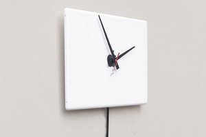 Retro MacBook Time-Tellers: The Recycled Apple iBook G4 Clock is ...