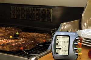 Digital Steak Monitors : The Steak Station