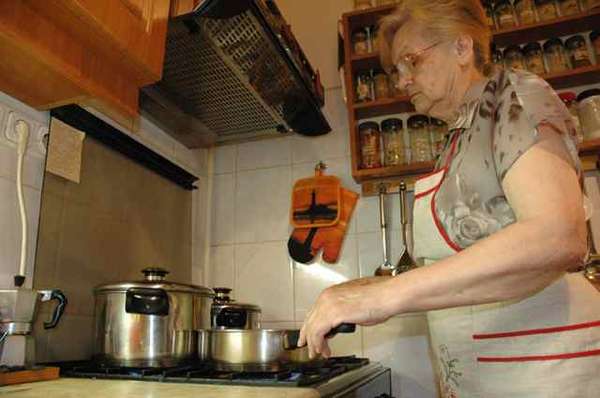 Grannie Cooking Alerts : Grandma's Cooking Detector