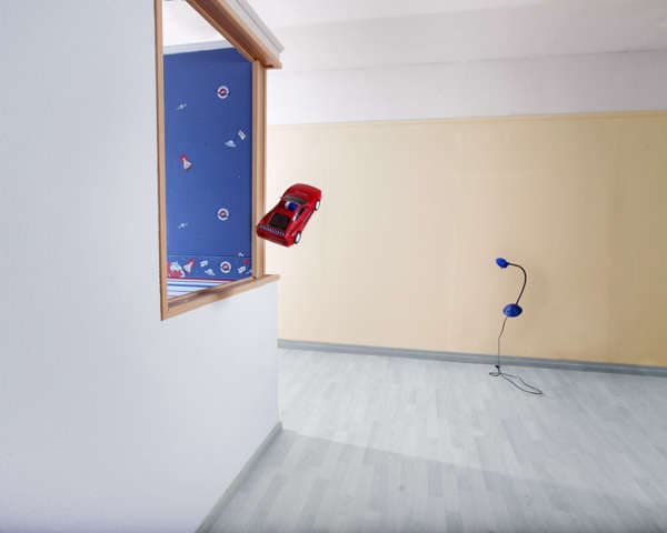 Animated Inanimate Object Art : modern levitation photography
