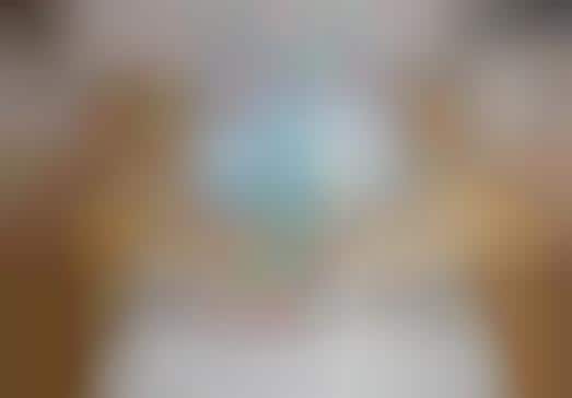 Sculpturally Smiling Seating : Shell Chair