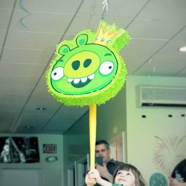 Avian-Themed Pinata Kits : angry birds pinata