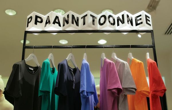 Experimentally Colorful Pop-Up Shops : Pantone Colorwear
