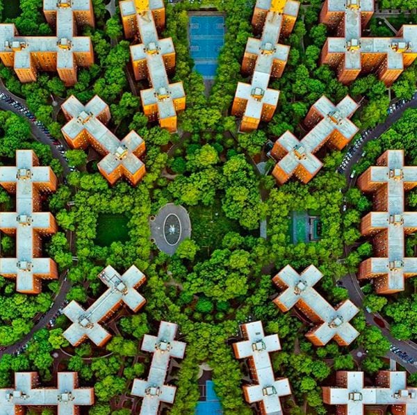 Symmetrical Urban Photography : symmetry in cities