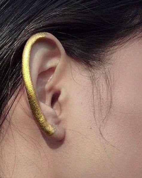 Minimalist Ear Makeup : ear makeup