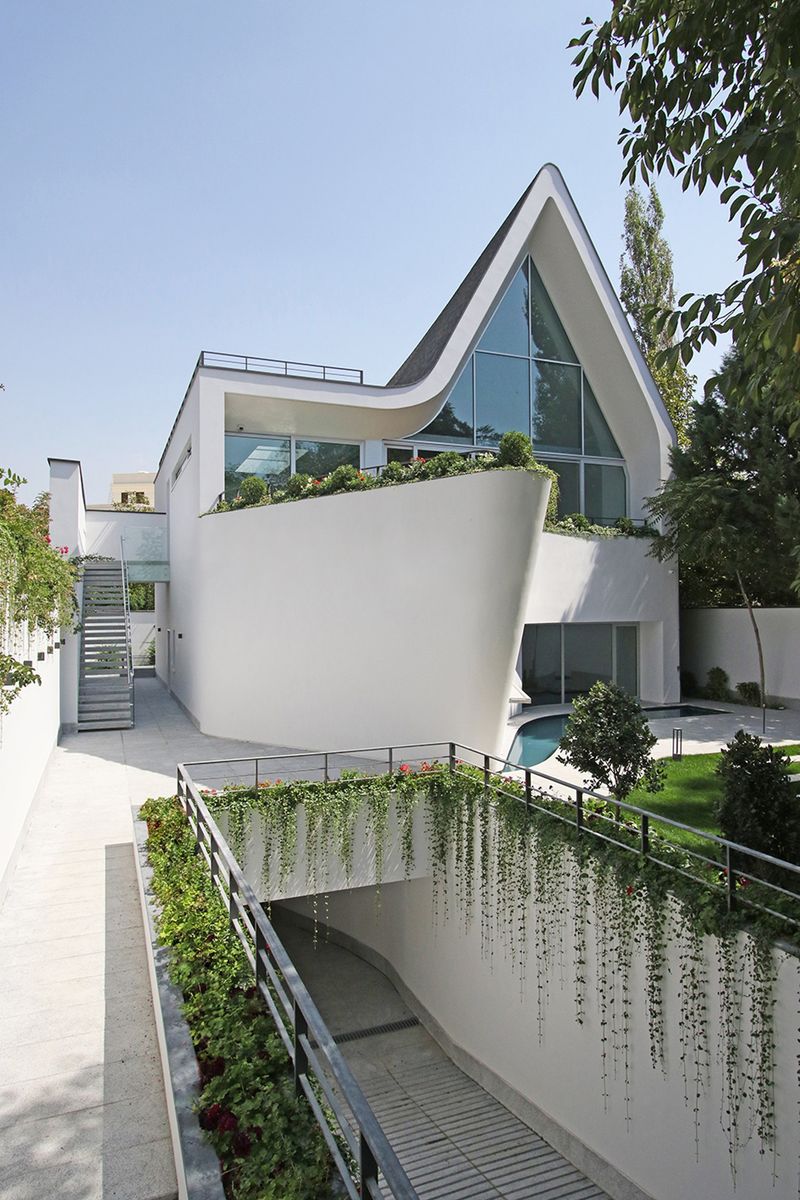 Modern Multi-Use Villas : Villa for Older Brother