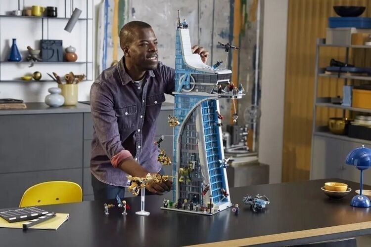 Detailed Superhero Building Sets : LEGO Marvel Avengers Tower