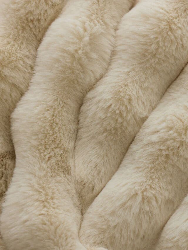Luxurious Faux Fur Blankets : Faux Fur Blanket