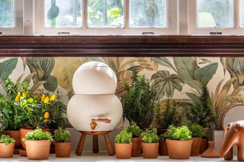 Bulbous Clay-Made Water Filters : Biologique water filter