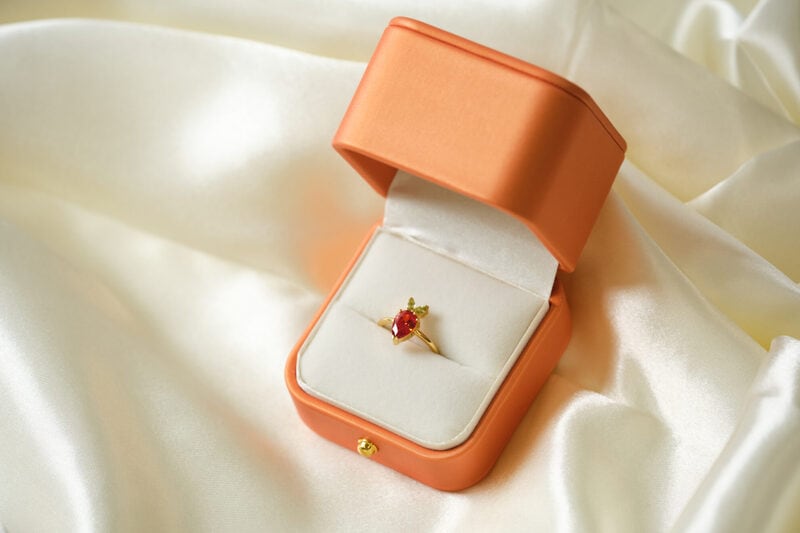Carrot-Shaped Engagement Rings : Carrot’ gold engagement ring
