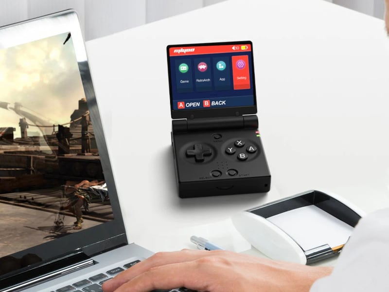 Retro Clamshell-Style Gaming Consoles : The Miyoo Mini Flip