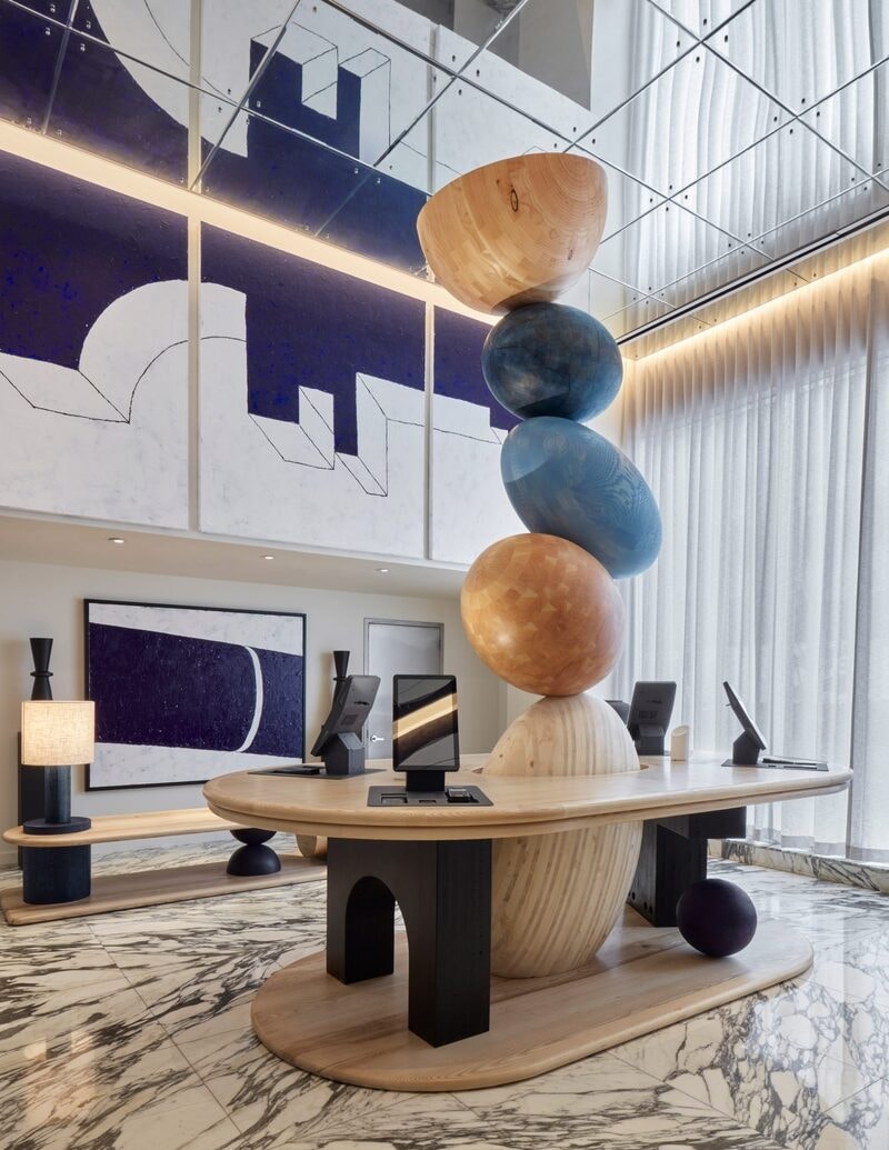 Lobby Timber Sculptures : hotel park ave